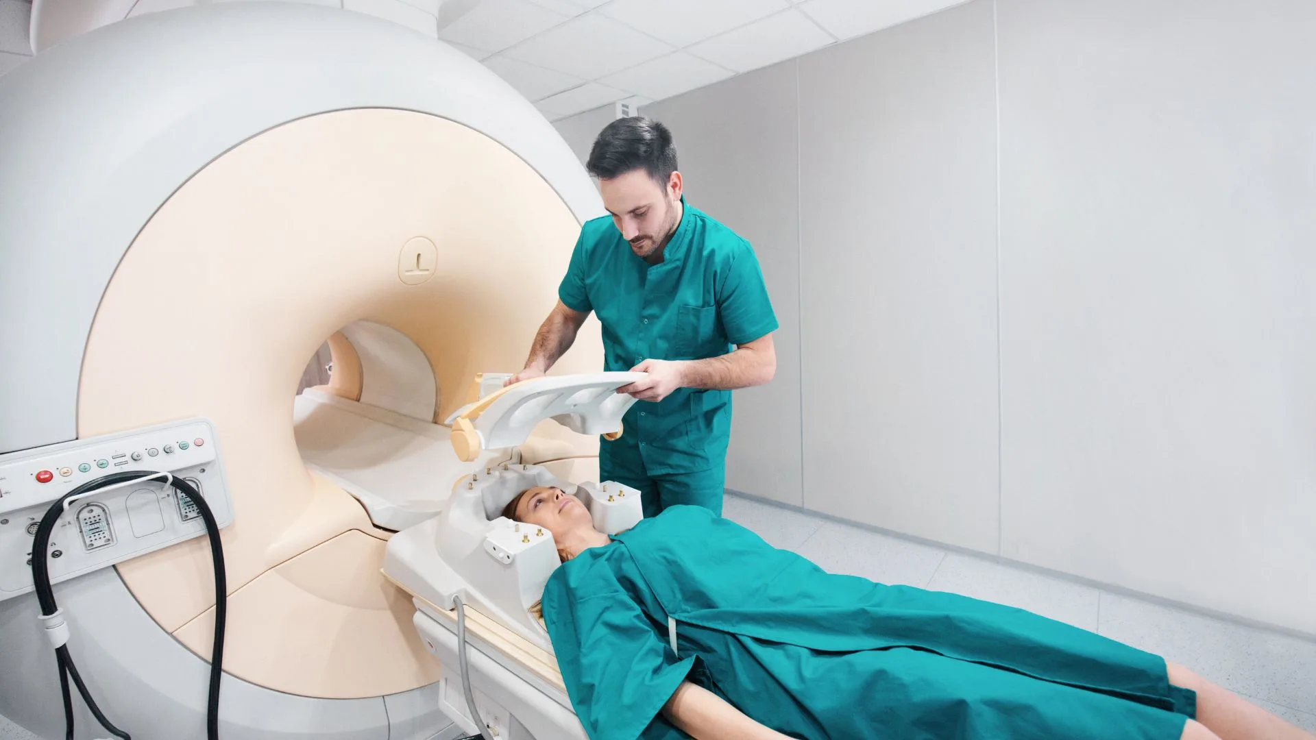 MRI dan CT Scan: Prosedur, Persiapan, dan Apa yang Akan Dialami Pasien ...